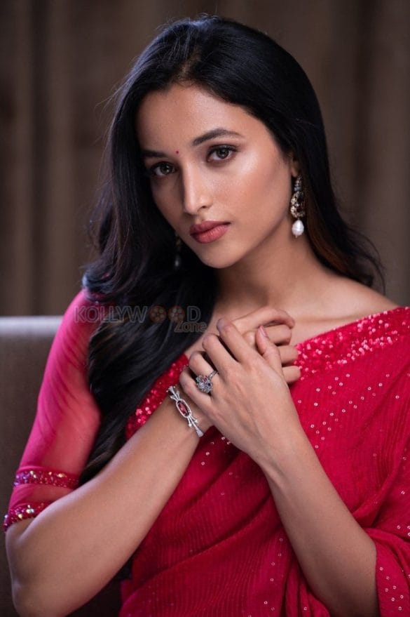 KGF Actress Srinidhi Shetty In A Pink Saree Photos 01 (303892 ...