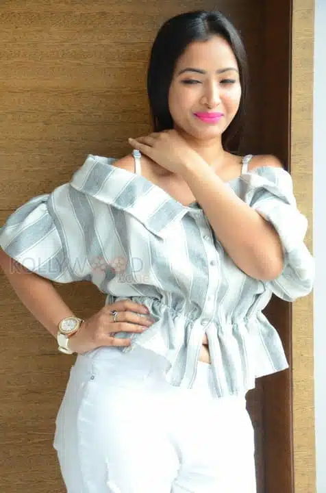 Actress Shweta Basu Prasad Photos 34 (184926) | Kollywood Zone