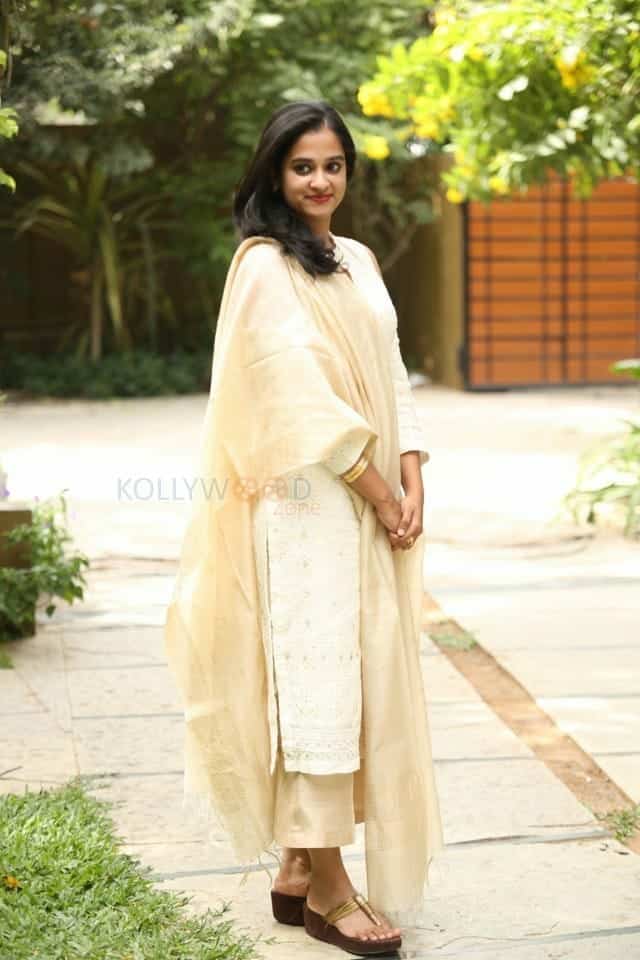 Nanditha Raj At Vishwamitra Teaser Launch Photos 08 (191689 ...