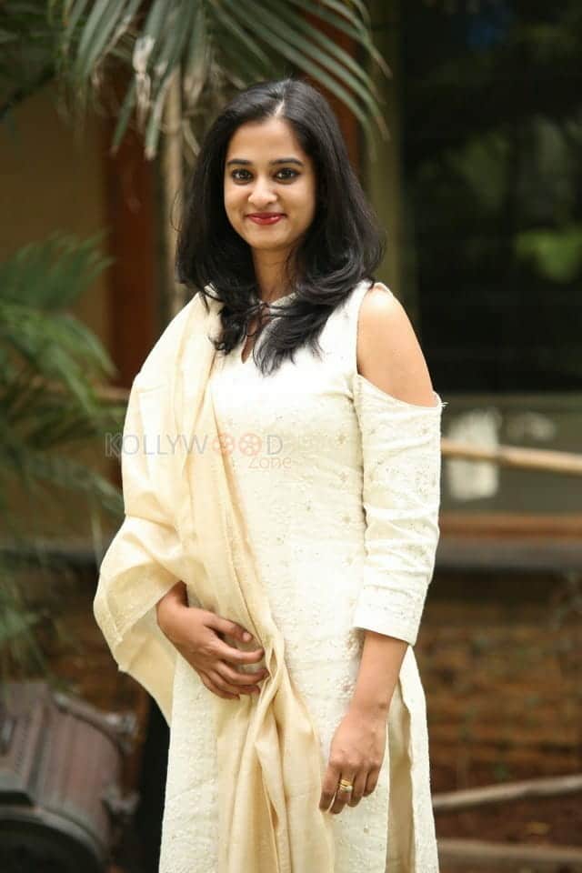 Nanditha Raj At Vishwamitra Teaser Launch Photos 20 (191701) | Kollywood Zone
