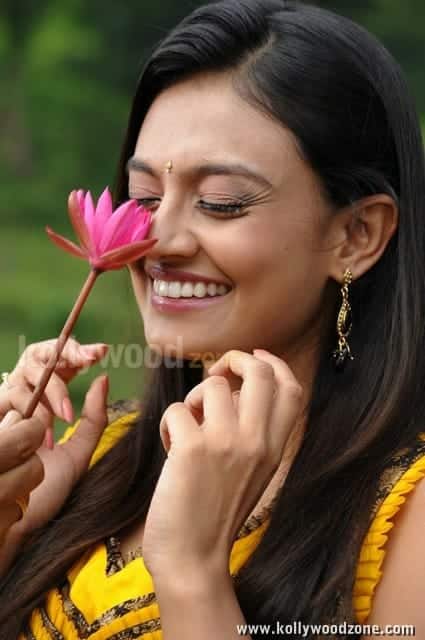 Nee Naan Mattum Heroine Nikitha Narayan Photos 02 (187282) | Kollywood Zone