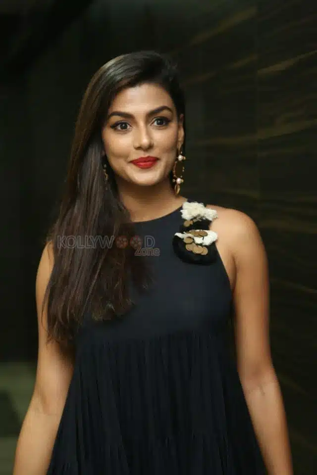 Actress Anisha Ambrose Black Dress Photos 06 (195301) | Kollywood Zone