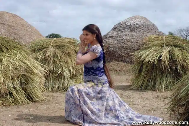 Actress Madhu Sharma Stills 04 (200879) | Kollywood Zone