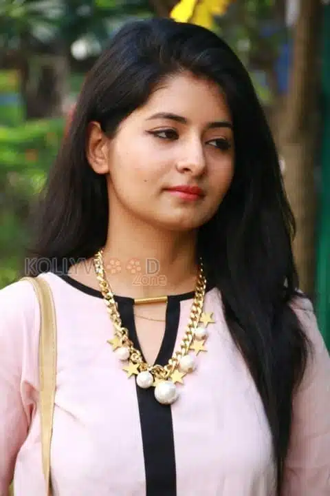 Actress Reshmi Menon New Stills 04 (203645) | Kollywood Zone