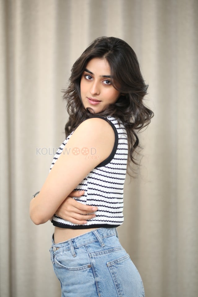 Actress Sakshi Vaidya At Nari Nari Naduma Murari Movie Interview ...