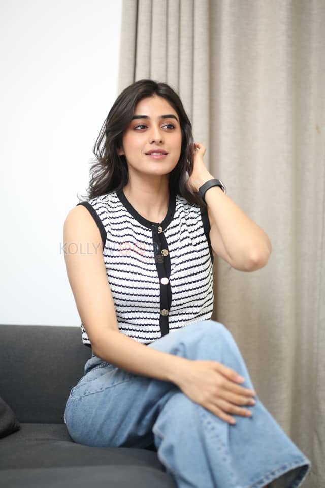 Actress Sakshi Vaidya At Nari Nari Naduma Murari Movie Interview ...