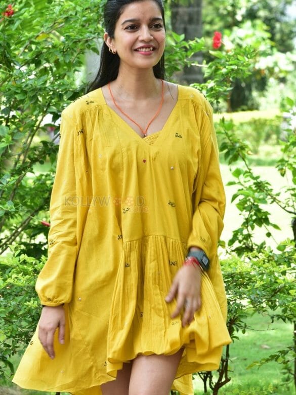 Actress Swathi Reddy At Month Of Madhu Success Meet Photos 06 (243599 ...