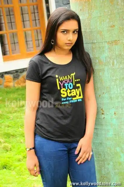 Actress Deepthi Photos 27 (211295) | Kollywood Zone