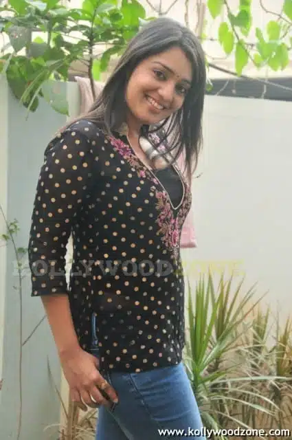 Actress Nikitha Pics 11 (211412) | Kollywood Zone