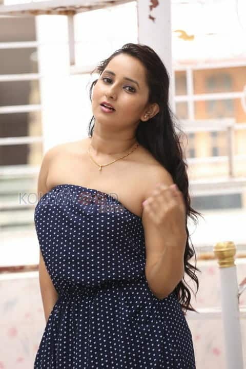 Actress Ishika Singh Sexy Photoshoot Stills 14 215377 Kollywood Zone