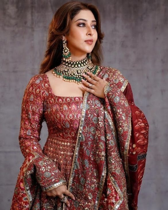 Hindutva Actress Sonarika Bhadoria In A Traditional Red Anarkali Photos ...