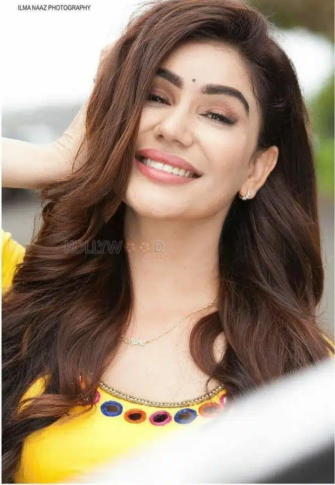 Model Kangna Sharma Photos 03 (218820) | Kollywood Zone