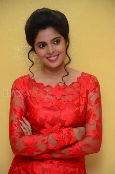 Sexy Actress Shravya New Pictures 01 (214824) | Kollywood Zone