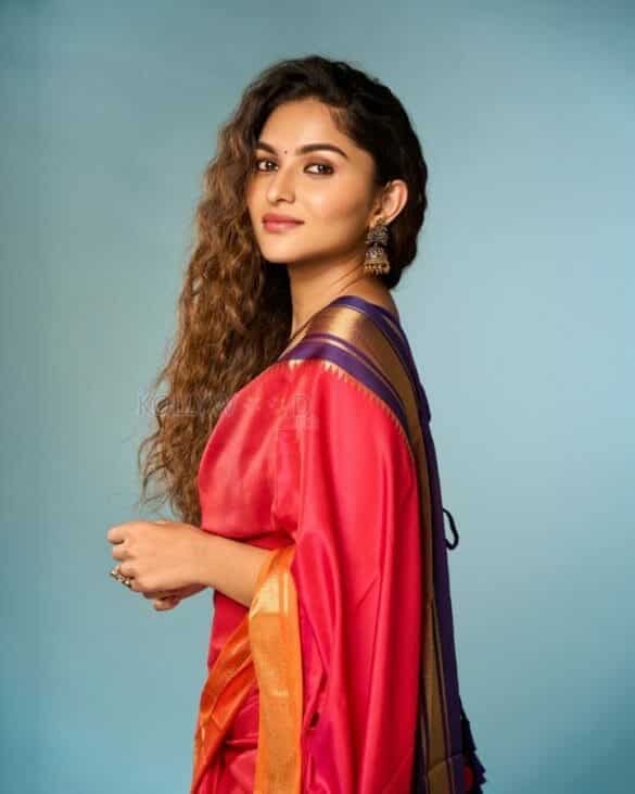 Stunning Kayadu Lohar In A Red Silk Saree Photos 02 (224288 ...