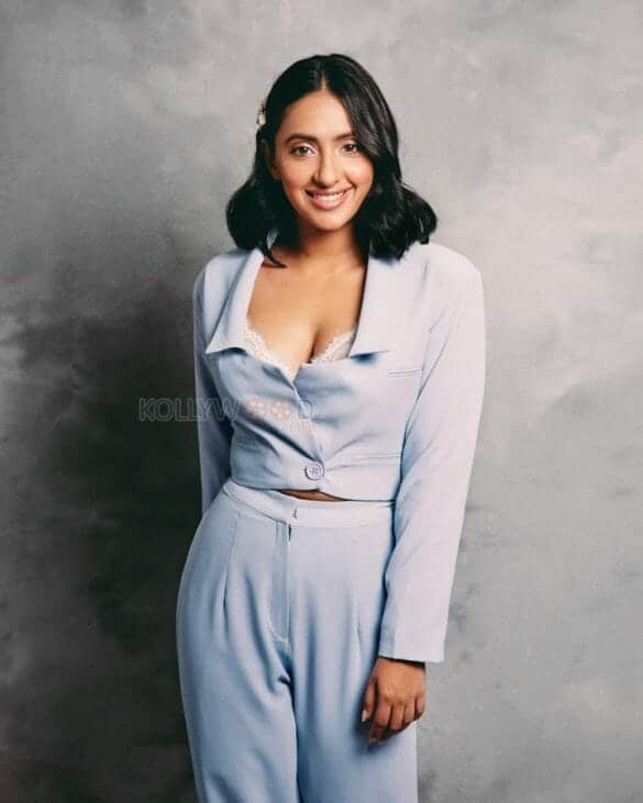 Stylish Akansha Ranjan Kapoor Photoshoot Stills 02 (235116) | Kollywood ...