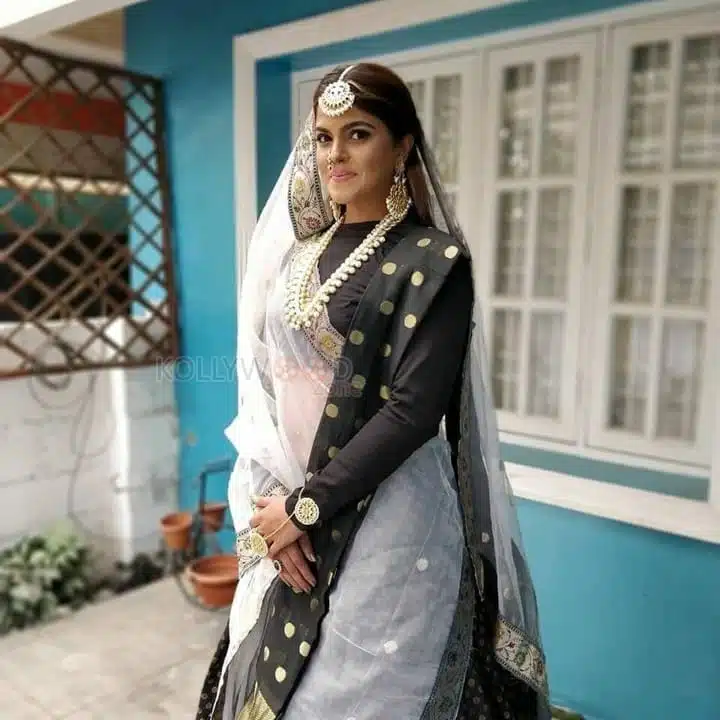 Actress Pooja Devariya Photoshoot Pictures 01 (233638) | Kollywood Zone