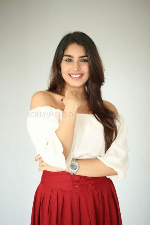 Actress Yukti Thareja At Rangabali Success Meet Photos 71 (237031 ...