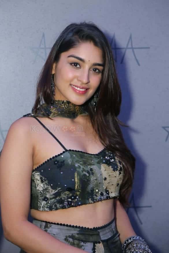 Actress Yukti Thareja At Rangabali Trailer Launch Photos 26 236417