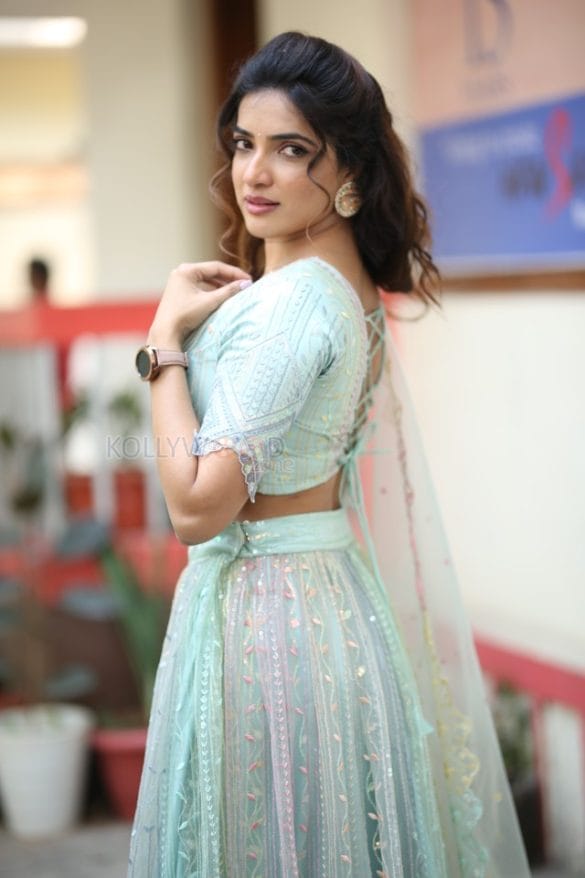 Actress Aayushi Patell At Kaliyugam Pattanamlo Interview Pictures 02 ...