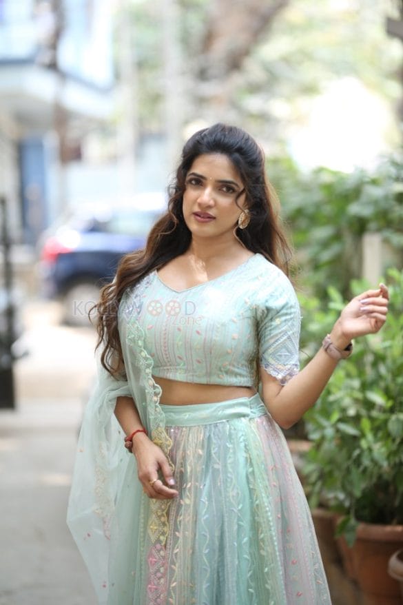 Actress Aayushi Patell At Kaliyugam Pattanamlo Interview Pictures 24 ...