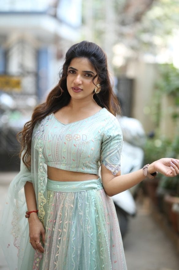 Actress Aayushi Patell At Kaliyugam Pattanamlo Interview Pictures 25 ...