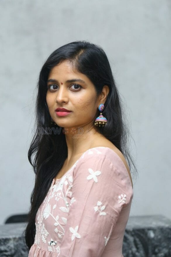 Actress Shalini Kondepudi At Suhaas Cable Reddy Movie Launch Photos 05 ...