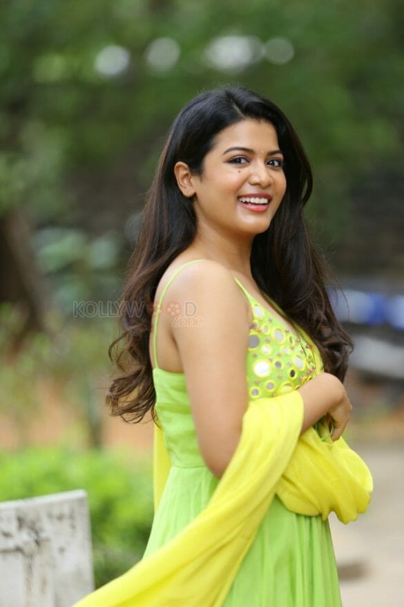 Actress Goldie Nissy At Changure Bangaru Raja Interview Photos 16 ...