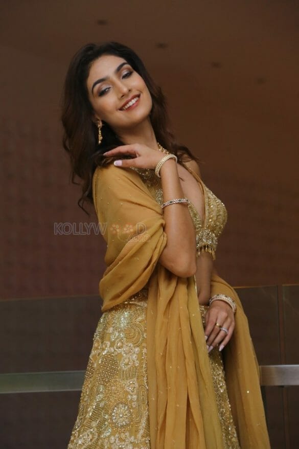 Actress Phalguni Khanna At Joruga Hushaaruga Shikaru Podhama Motion ...