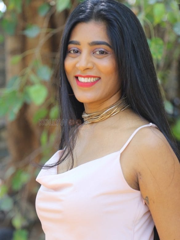Actress Gayathri Gupta At Plot Trailer Launch Pictures 01 (245404 ...