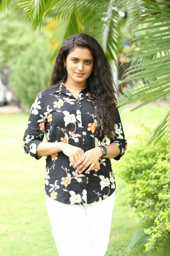 Actress Roopa Koduvayur At Mr Pregnant Movie Song Launch Photos 11 ...