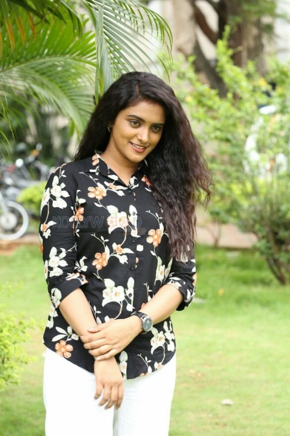 Actress Roopa Koduvayur At Mr Pregnant Movie Song Launch Photos 14 ...