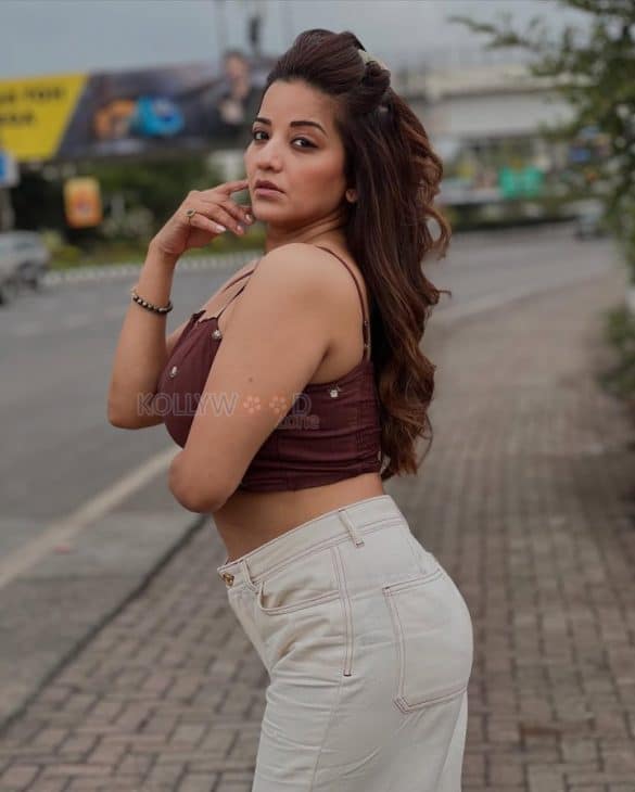 Bhojpuri Actress Asli Monalisa In A Maroon Crop Top And White Denim ...