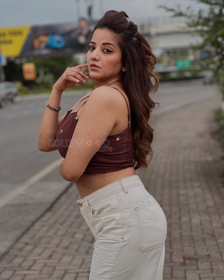 Bhojpuri Actress Asli Monalisa In A Maroon Crop Top And White Denim ...