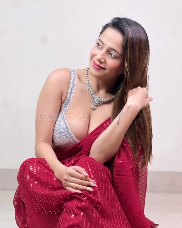 Bold Kate Sharma Spicy Cleavage In A Red Saree With Deep Low Neck Blouse Pictures 04 (302684 ...