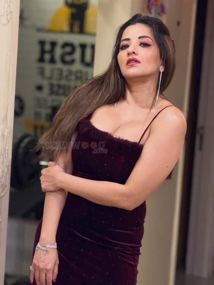 Zindagi Ka U Turn Actress Asli Monalisa In A Burgundy Velvet Bodycon ...