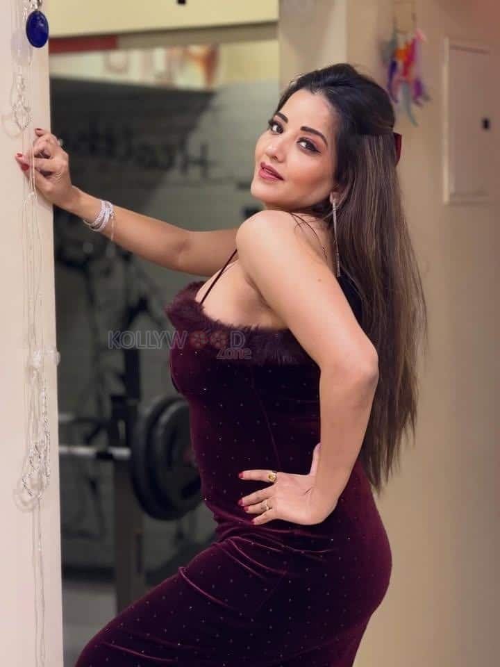 Zindagi Ka U Turn Actress Asli Monalisa In A Burgundy Velvet Bodycon ...