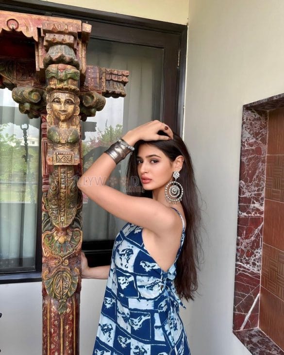 Attractive Prakriti Pavani In An Indigo Printed Dress Photos 02 (307458 ...