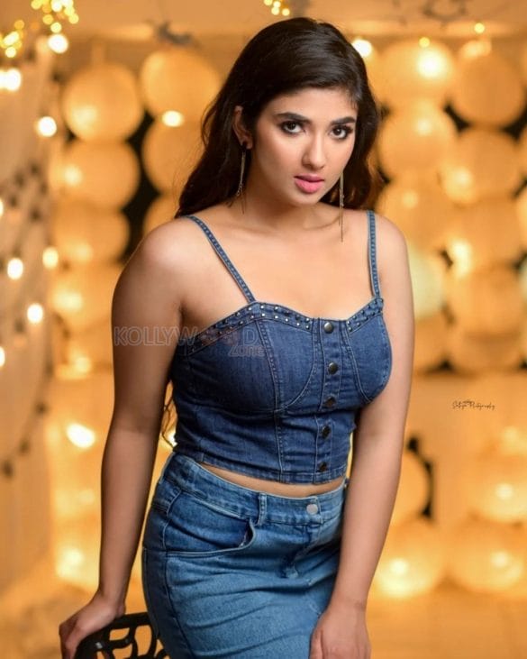 Nadikalil Sundari Yamuna Actress Pragya Nagra Sexy Pictures 01 (247741) | Kollywood Zone