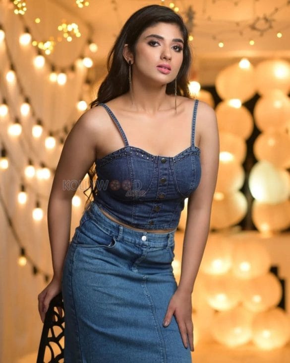 Nadikalil Sundari Yamuna Actress Pragya Nagra Sexy Pictures 05 (247745) | Kollywood Zone