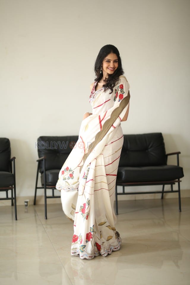 Heroine Manasa Varanasi At Couple Friendly Celebrating Love Thank You ...