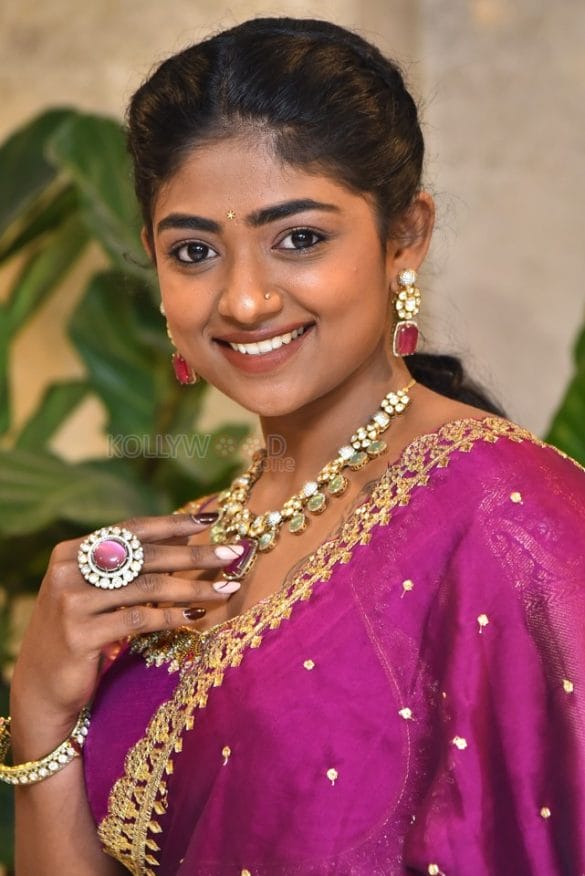 Actress Bhoomi Shetty At Sharathulu Varthisthai Pre Release Event ...