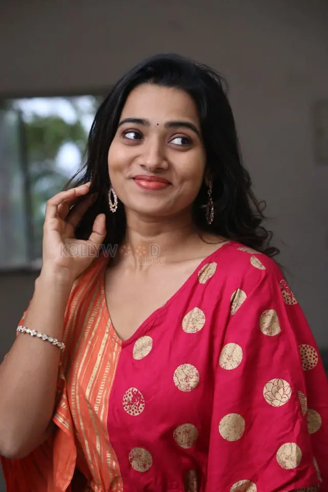 Actress Rekha Nirosha At Vasthavam Movie Teaser Launch Event Pictures 09 (298969) | Kollywood Zone