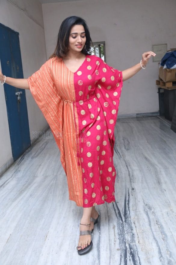 Actress Rekha Nirosha At Vasthavam Movie Teaser Launch Event Pictures ...
