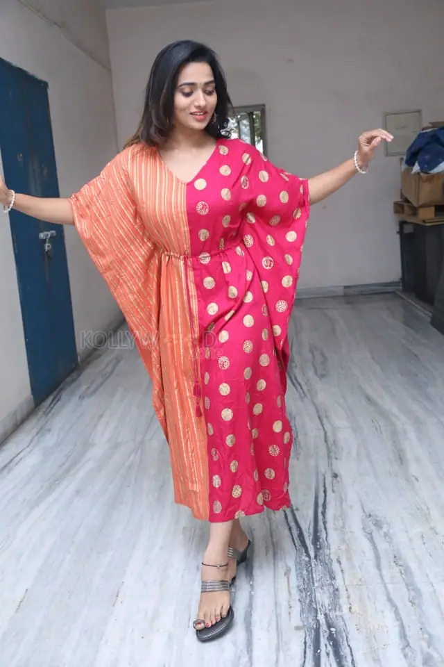 Actress Rekha Nirosha At Vasthavam Movie Teaser Launch Event Pictures 11 (298971) | Kollywood Zone