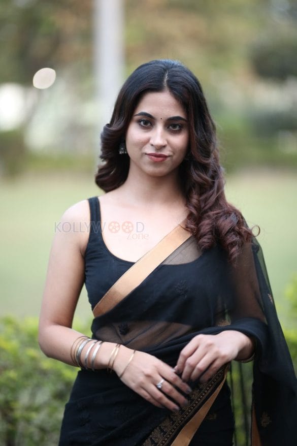 Actress Shashika Tickoo At Padmavyuhamlo Chakradhari Movie Title And First Look Launch Pictures ...