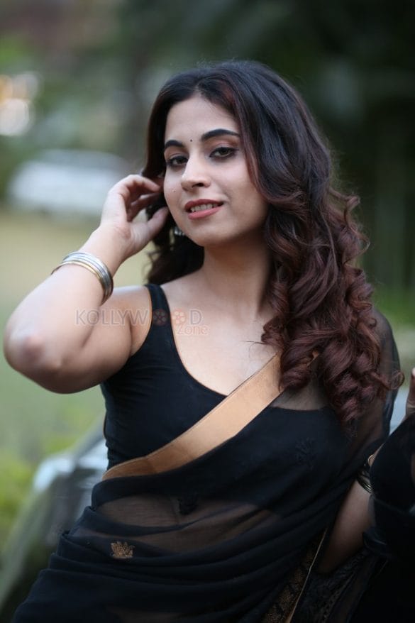 Actress Shashika Tickoo At Padmavyuhamlo Chakradhari Movie Title And ...