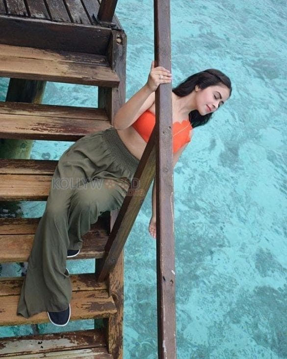 Actress Shobhita Rana Photos 09 (305455) | Kollywood Zone