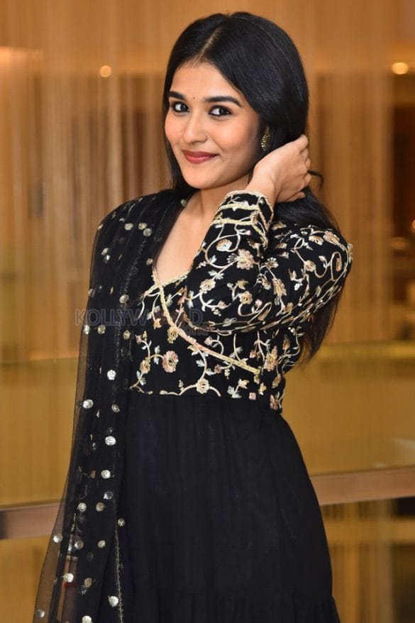 Actress Shreya Rani Reddy At Nindha Pre Release Event Pictures 10 ...