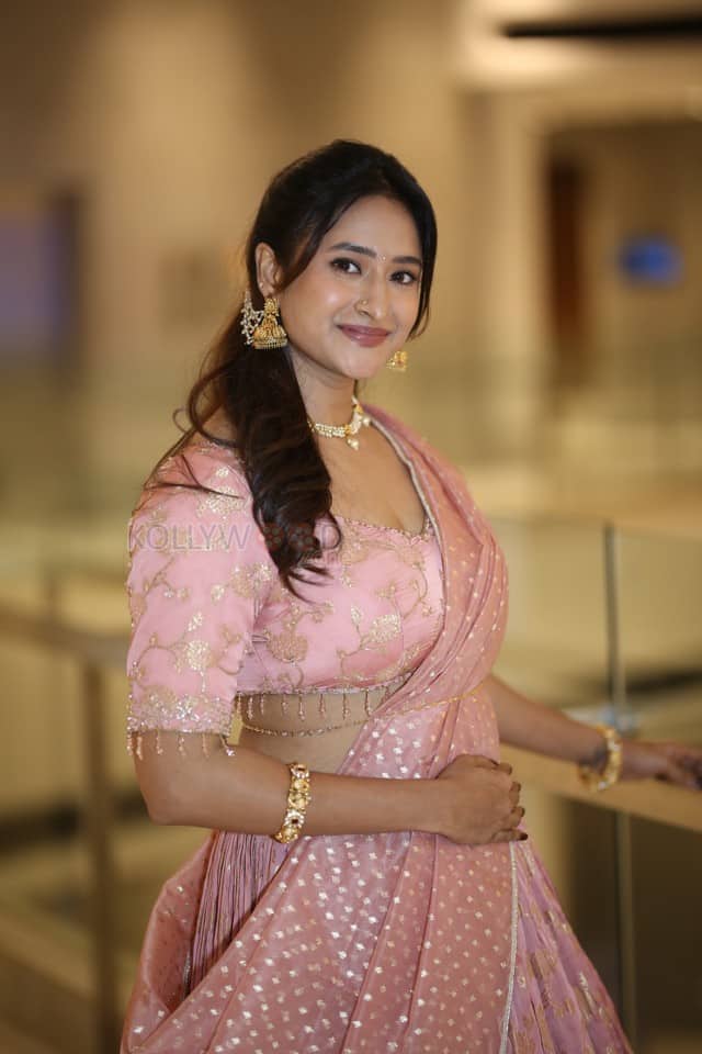 Actress Manika Chikkala At Dhandoraa Movie Pre Release Event Pictures ...