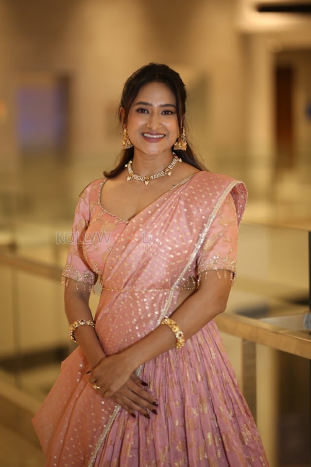 Actress Manika Chikkala At Dhandoraa Movie Pre Release Event Pictures ...